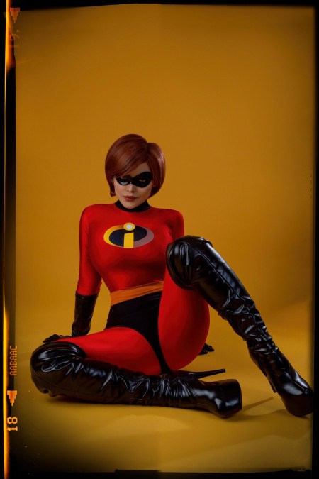 Helen Parr cosplay — Kalinka Fox